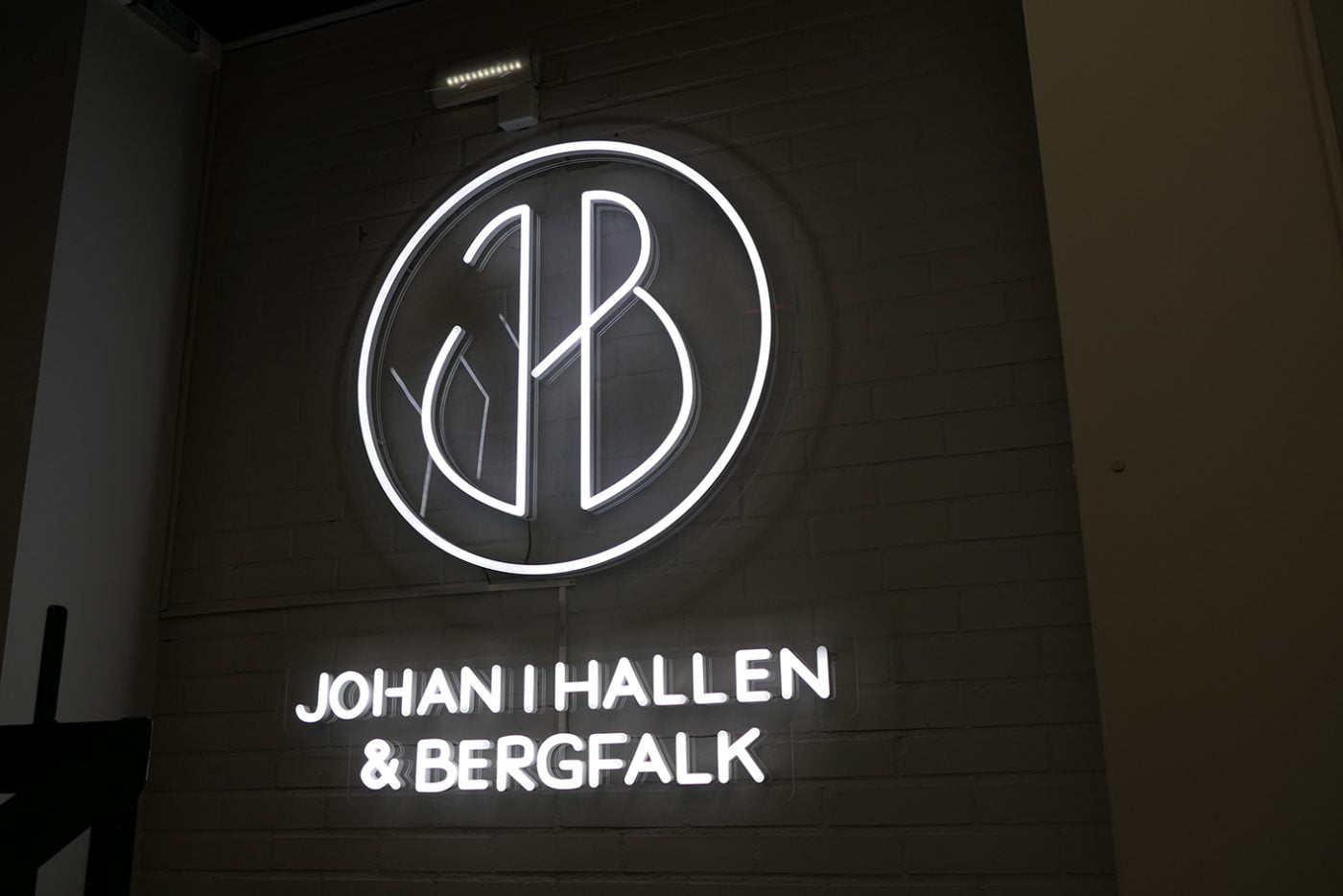 Johan i Hallen och Bergfalk - LED-skylt - Skyltgruppen